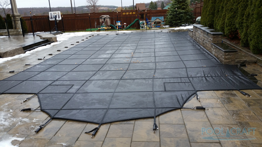 How to Choose a Winter Safety Cover for your Backyard Swimming Pool