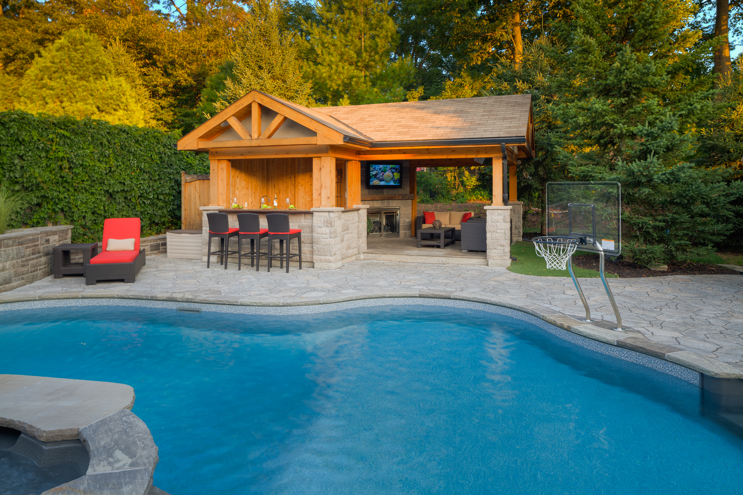 Your Guide To Backyard Entertaining This Summer - Pool Craft